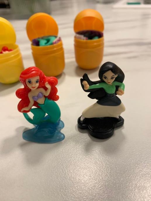 Kinder jajček DISNEY figurice Ariela in Mulan
