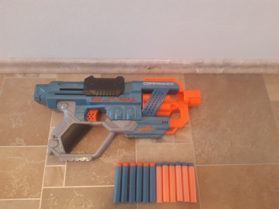 Prodam pištolo nerf elite 2.0 comander