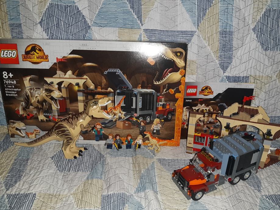Prodam LEGO JURASSIC WORLD 76948 T-Rex&Atrociraptor Dinosaur Breakout