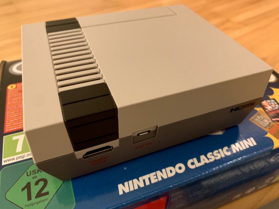 Original Nintendo NES Classic Edition Game Console, konzola
