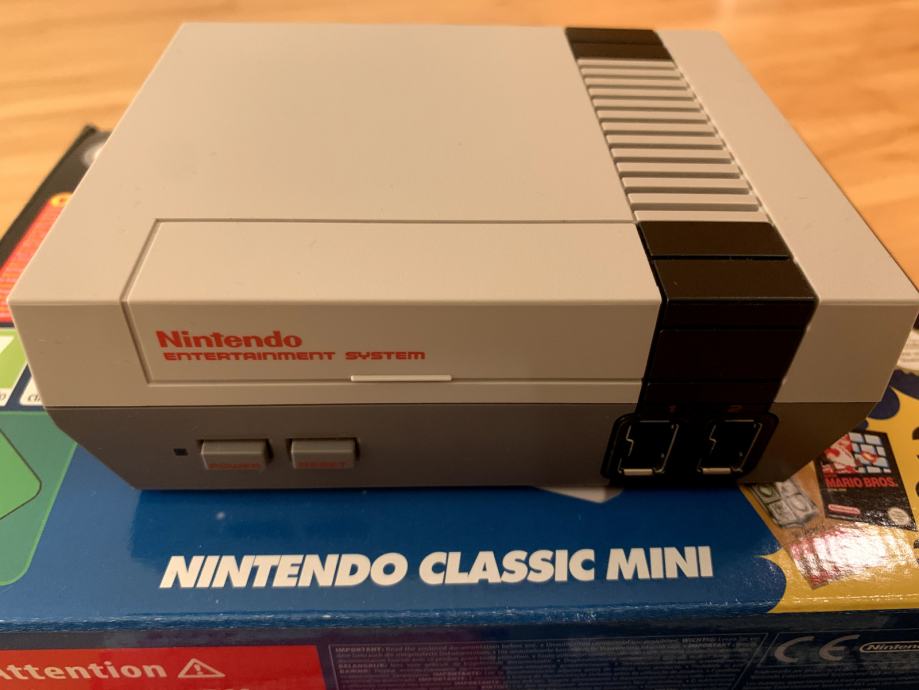 Original Nintendo NES Classic Edition Game Console, konzola