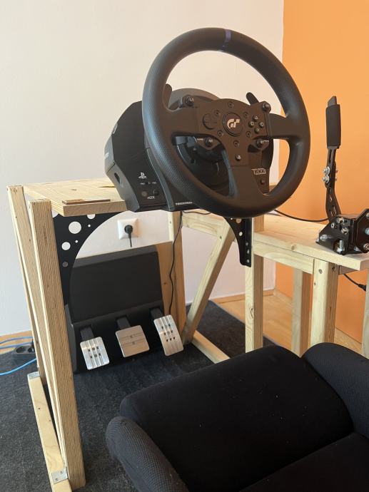 Thrustmaster T300 RS GT + simulator / sim-rig