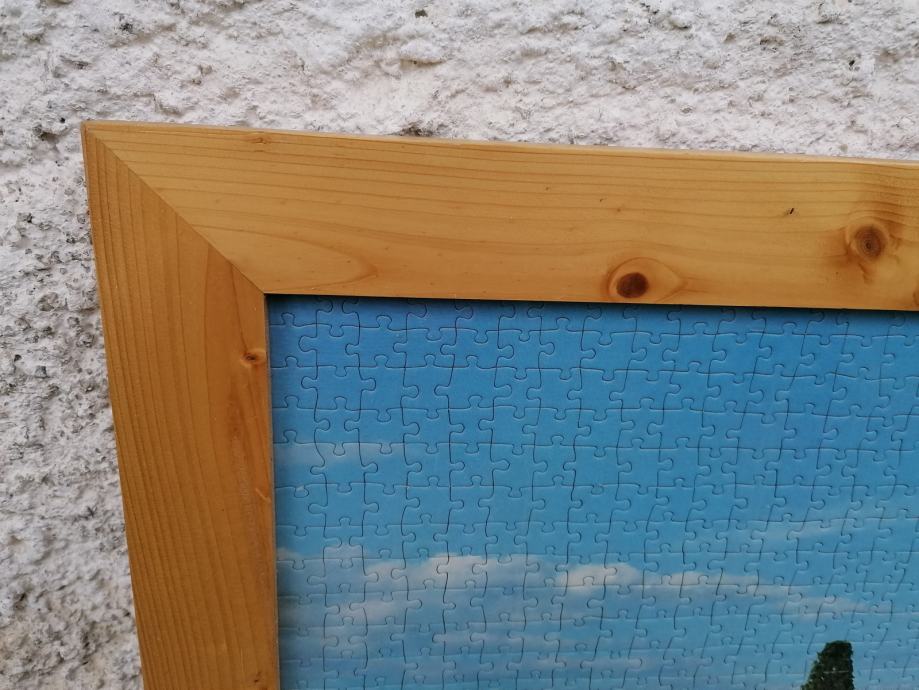 Slika puzzle v okvirju sestavljene