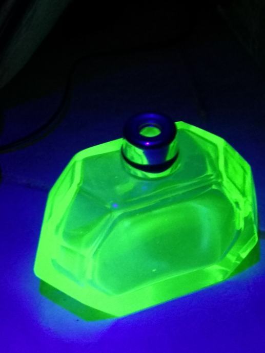 Art Deco Uranium Glass,uranova ruda,vintage kristal