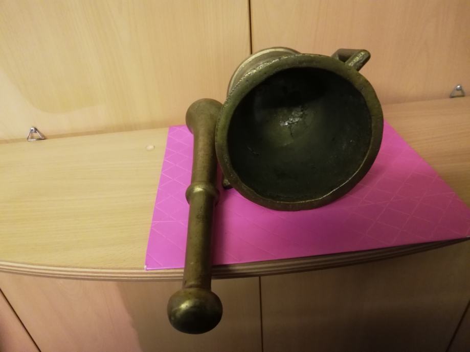 MOŽNAR tež 4930 gr. zelo star, OHRANJEN
