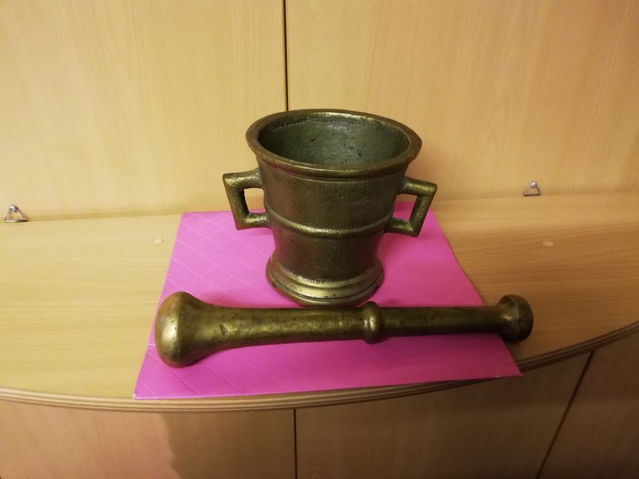 MOŽNAR tež 4930 gr. zelo star, OHRANJEN