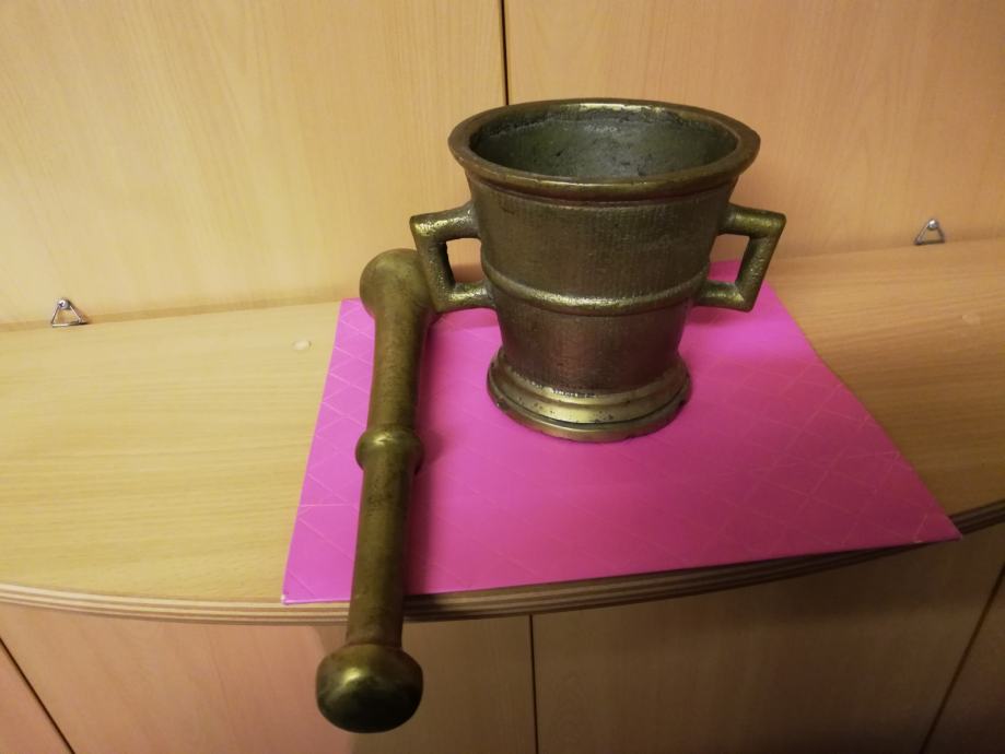 MOŽNAR tež 4930 gr. zelo star, OHRANJEN