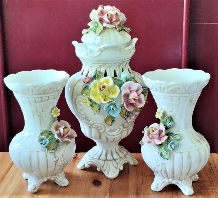 Porcelan Capodimonte - set vaz z žaro