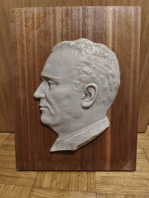 PROFILNI RELIEF TITO - PODPISAN OD AKEDEMSKEGA KIPARJA - MOMO VUKOVIČ