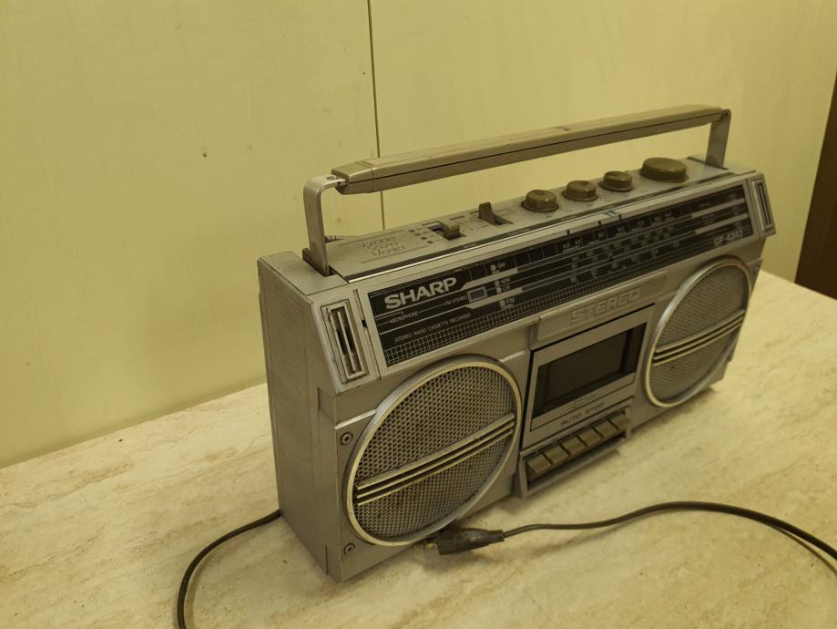Radio in kasetofon - Sharp - delujoč
