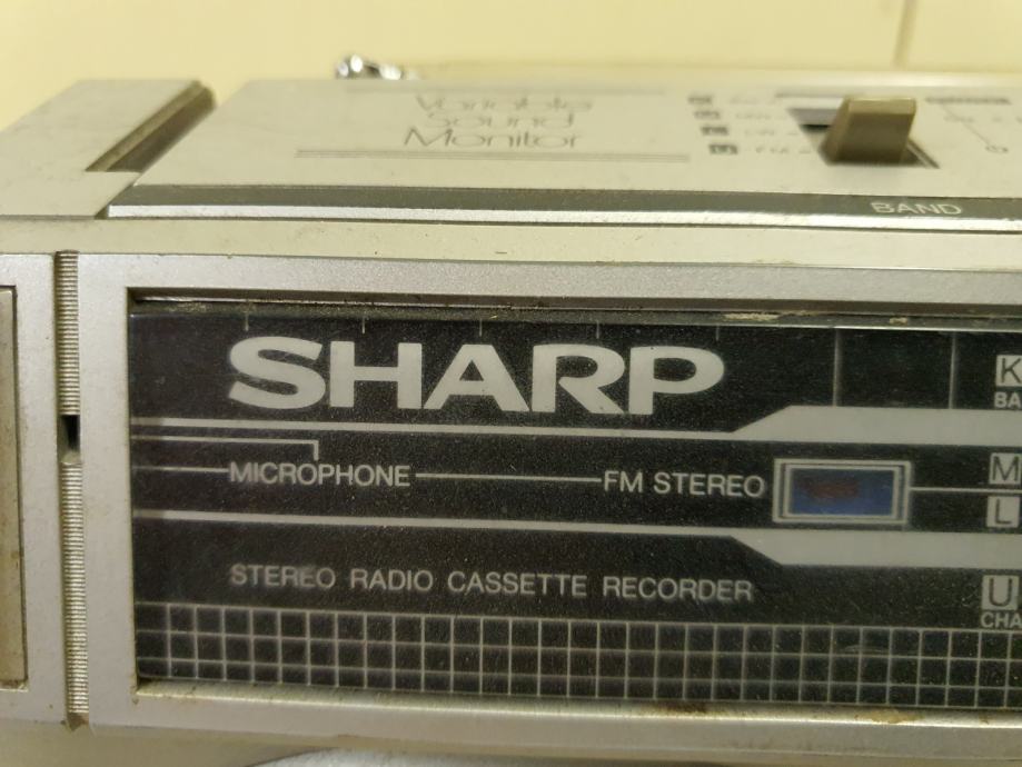 Radio in kasetofon - Sharp - delujoč
