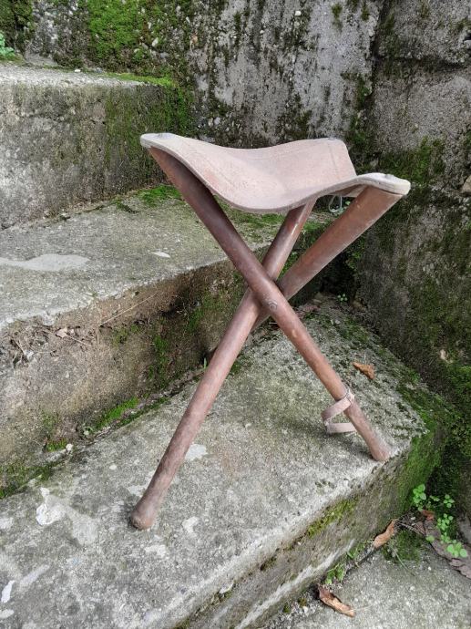 star trinožni stol