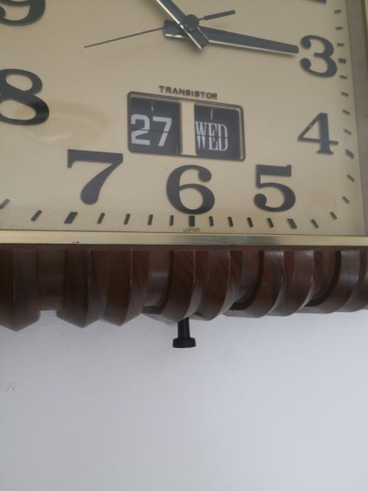 Stara stenska ura RHYTHM TRANSISTOR CLOCK,koledar