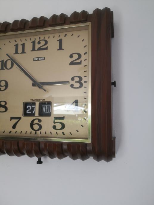 Stara stenska ura RHYTHM TRANSISTOR CLOCK,koledar