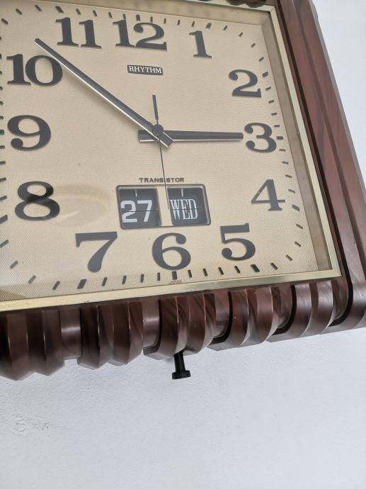 Stara stenska ura RHYTHM TRANSISTOR CLOCK,koledar