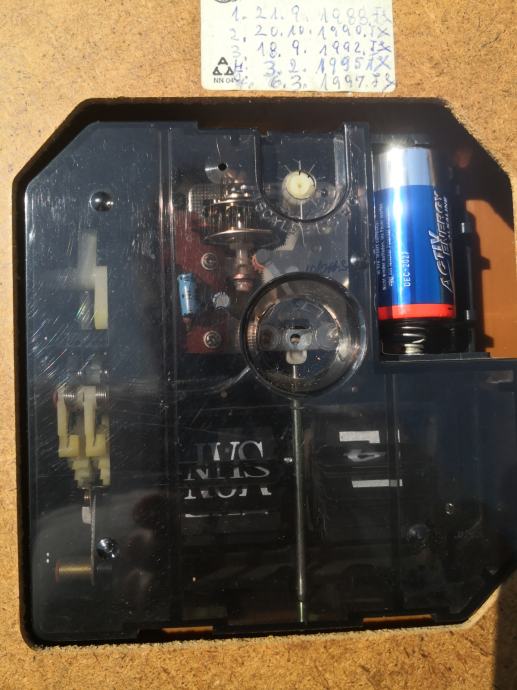 Stara stenska ura RHYTHM TRANSISTOR CLOCK,koledar