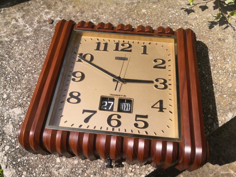 Stara stenska ura RHYTHM TRANSISTOR CLOCK,koledar