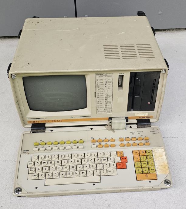 Siemens Simatic S5 PG 685 starinski prenosni računalnik, rabljen. Del