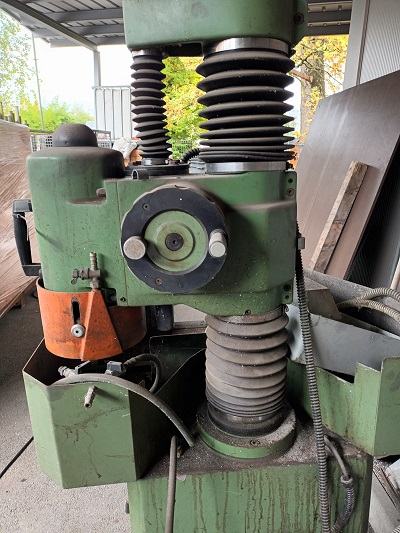 DELTA LB - 300 POVRŠINSKI BRUSILNI STROJ