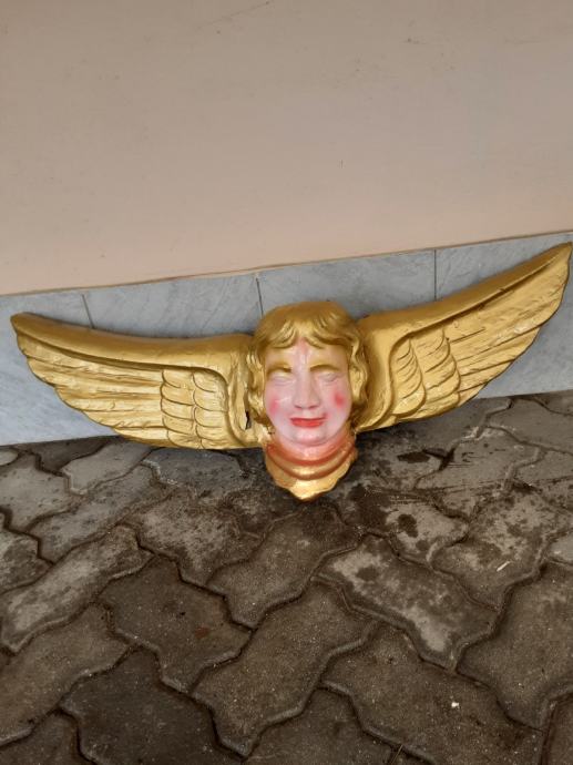 angel glava iz poliestra
