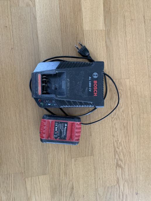 Bosch polnilec z baterijo