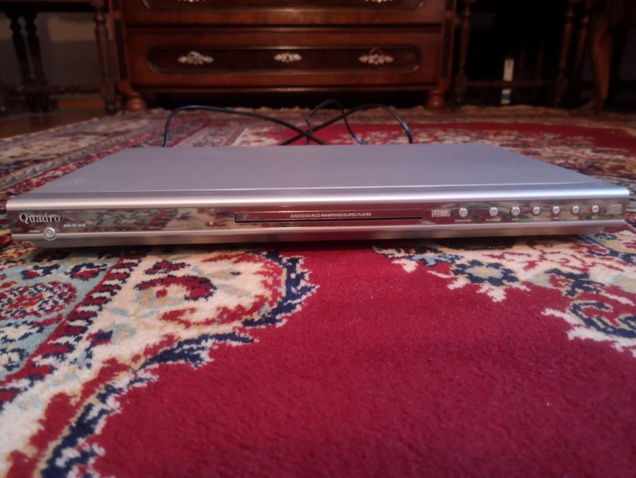 Videopredvajalnik QUADRO DVD 707 DIVX