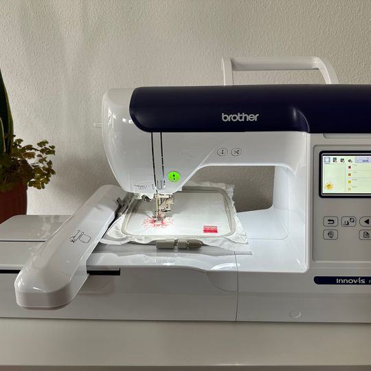 Stroj za vezenje - Brother Innov-is F440 E (embroidery machine)