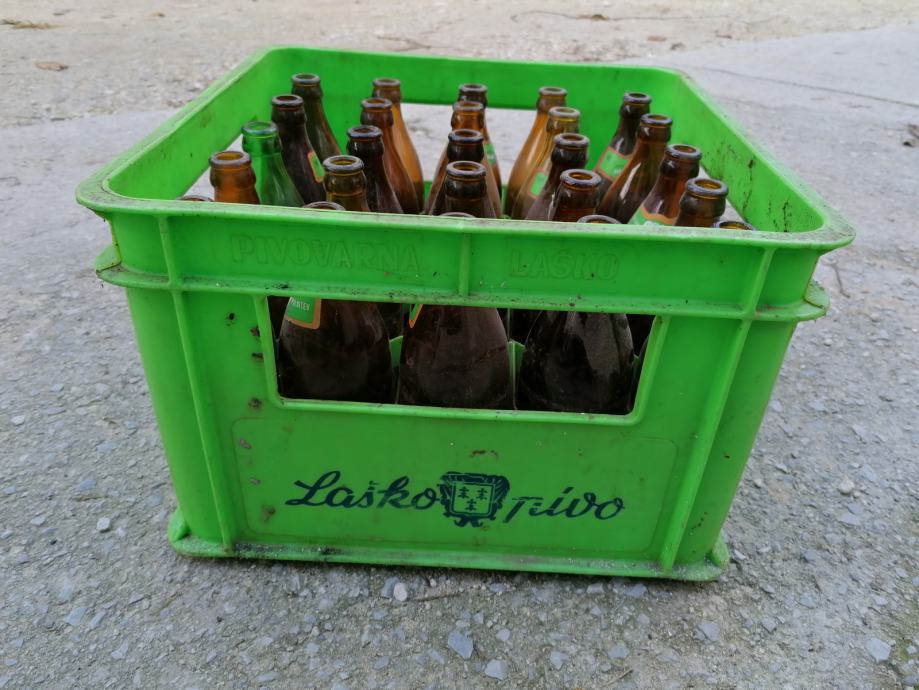 Stari zaboj in steklenice Laško pivo Pivovarna Laško
