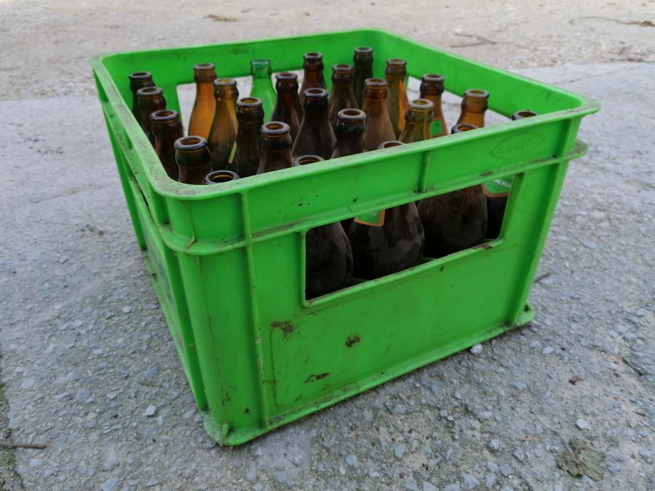 Stari zaboj in steklenice Laško pivo Pivovarna Laško
