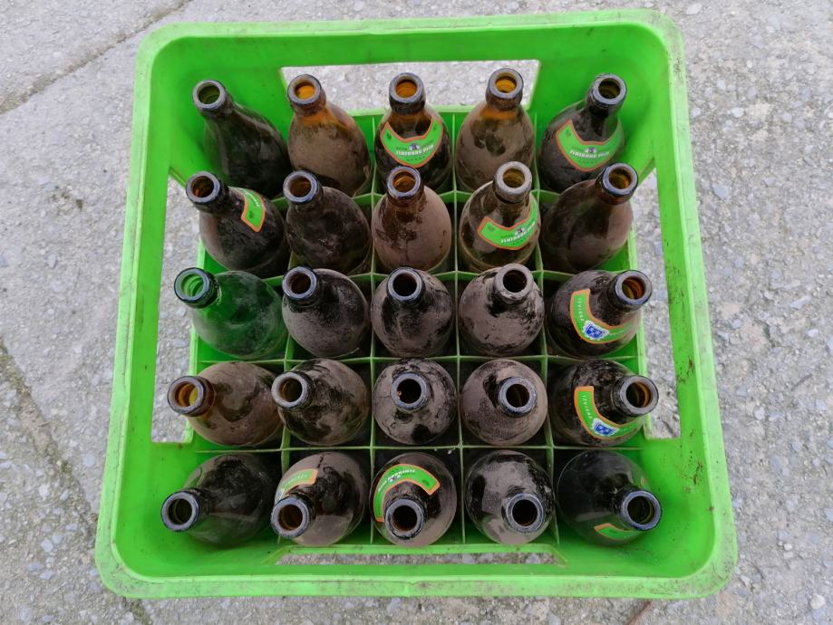 Stari zaboj in steklenice Laško pivo Pivovarna Laško