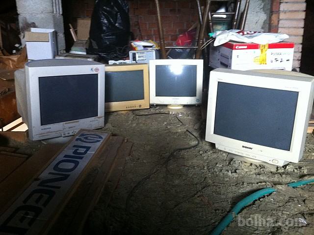 Monitorji 17 in 15 za PC