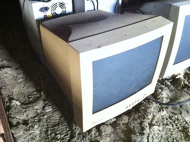 Monitorji 17 in 15 za PC