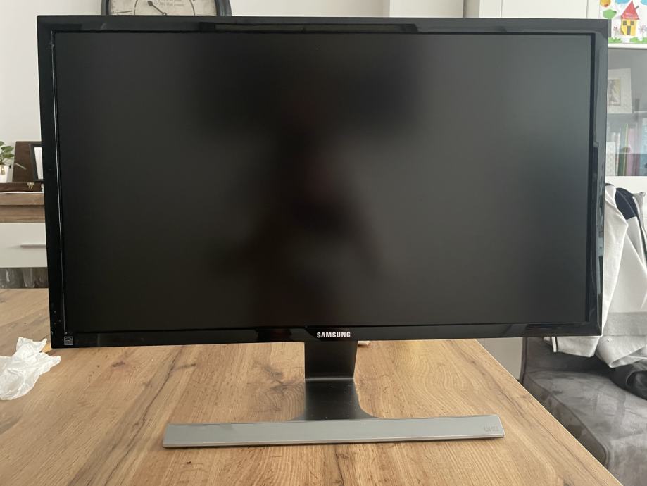 Monitor Samsung 28-Inch Ultra High Definition LED Monitor (U28D590D)