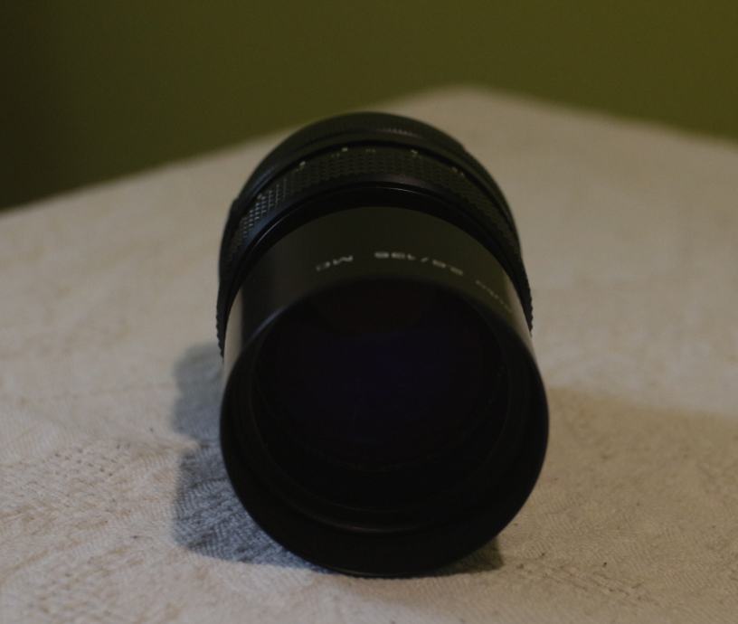Objektiv Pentacon 2.8/135, M42 navoj