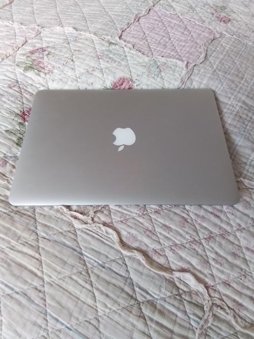 MacBook Air 251 GB HD/8GB RAM/ekran 13,3/i5/Office 2016