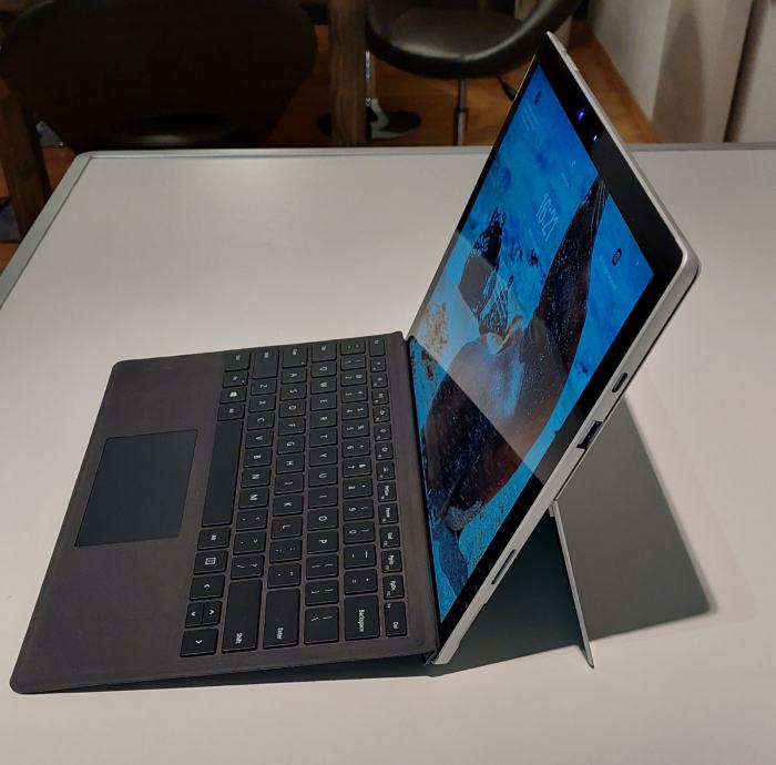 Microsoft Surface pro 7 + tipkovnica + pen