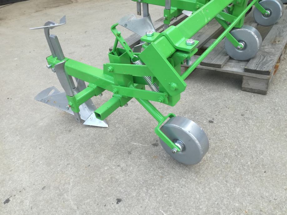 Okopalnik, osipalnik Bomet