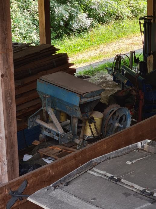 Sejalec za koruzo OLT