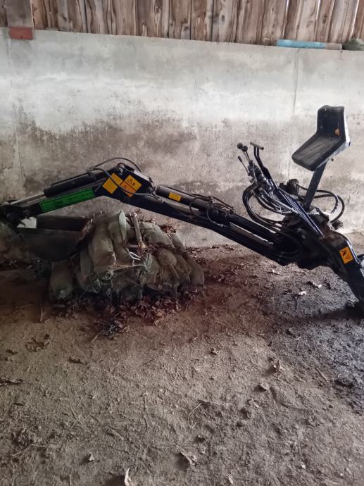 Traktorska kopalna roka