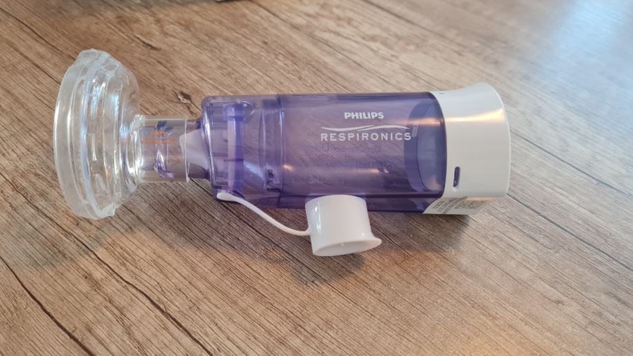 Maska z nastavkom za inhaliranje