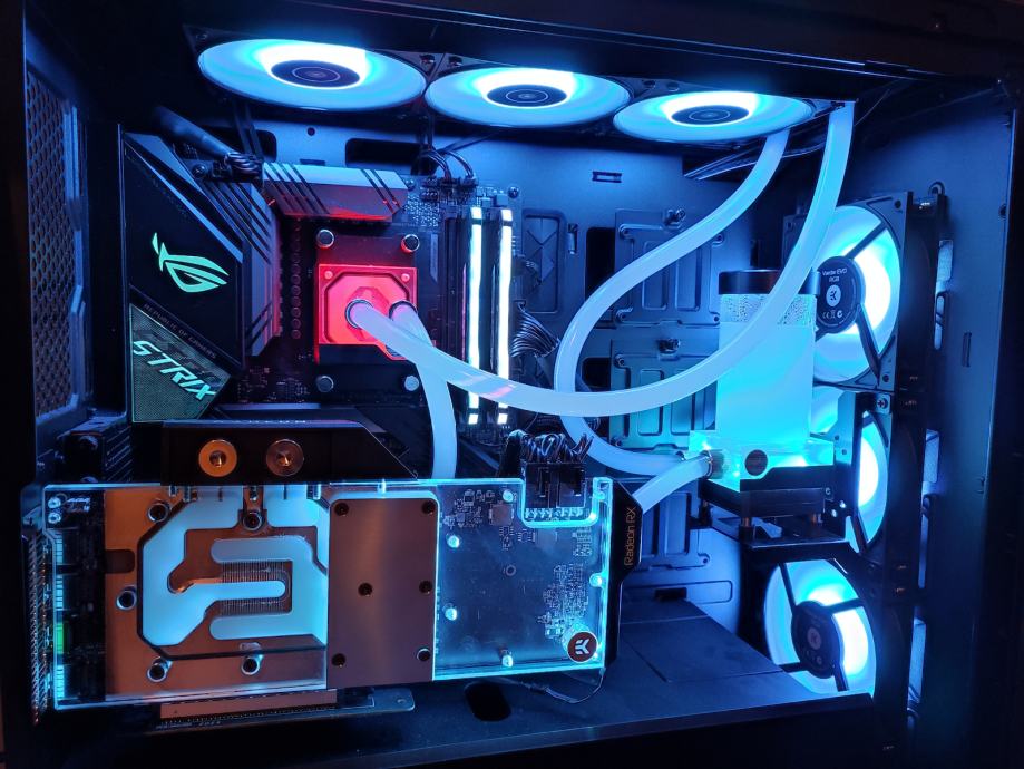 Namizni računalnik - Custom build desktop PC with EK watter loop