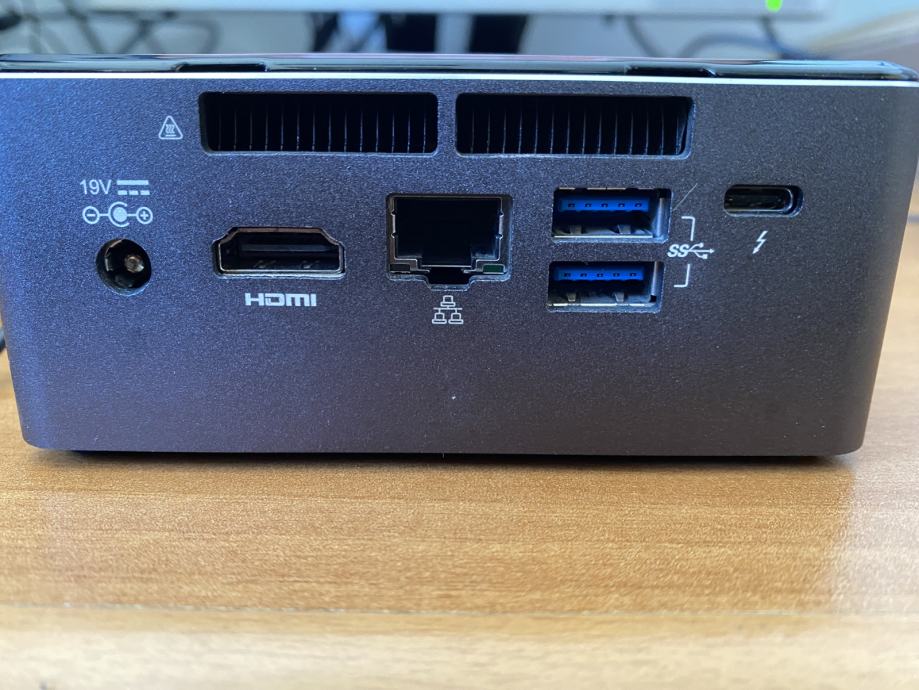 Intel NUC i5 7260u 8gb ram disk NVMe 250GB Samsung