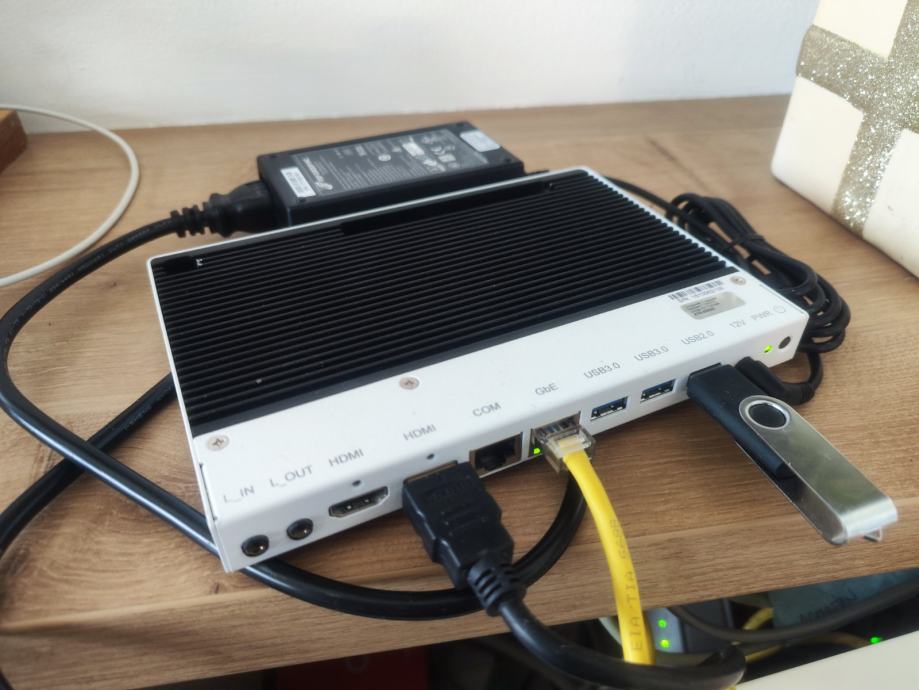 Profesionalni mini računalnik IBASE SYS-SI-22-415