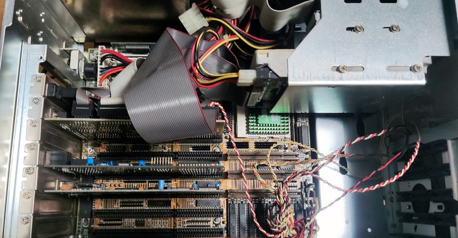 Retro konfiguracija PC Abit Cyrix 40 mhz 486 5.25 disketa 1.2mb Triden