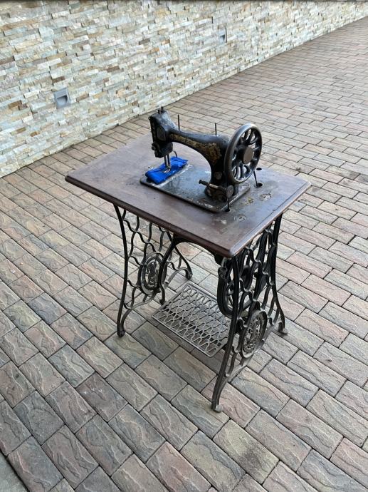 Šivalni stroj Singer