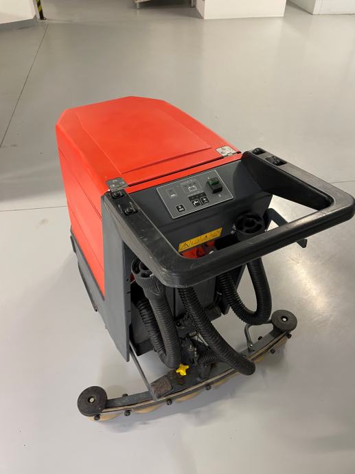 Čistilni stroj Hako Hakomatic B450