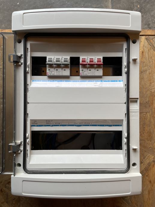 Elektro omarica PVC nadometna