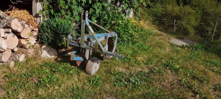 Kmetijski stroji in razna orodja