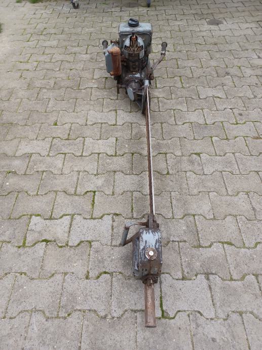 Stihl KS 43. , motorna žaga za dve osebi.