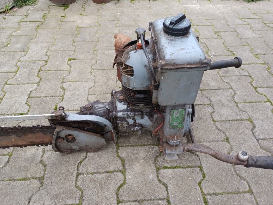 Stihl KS 43. , motorna žaga za dve osebi.